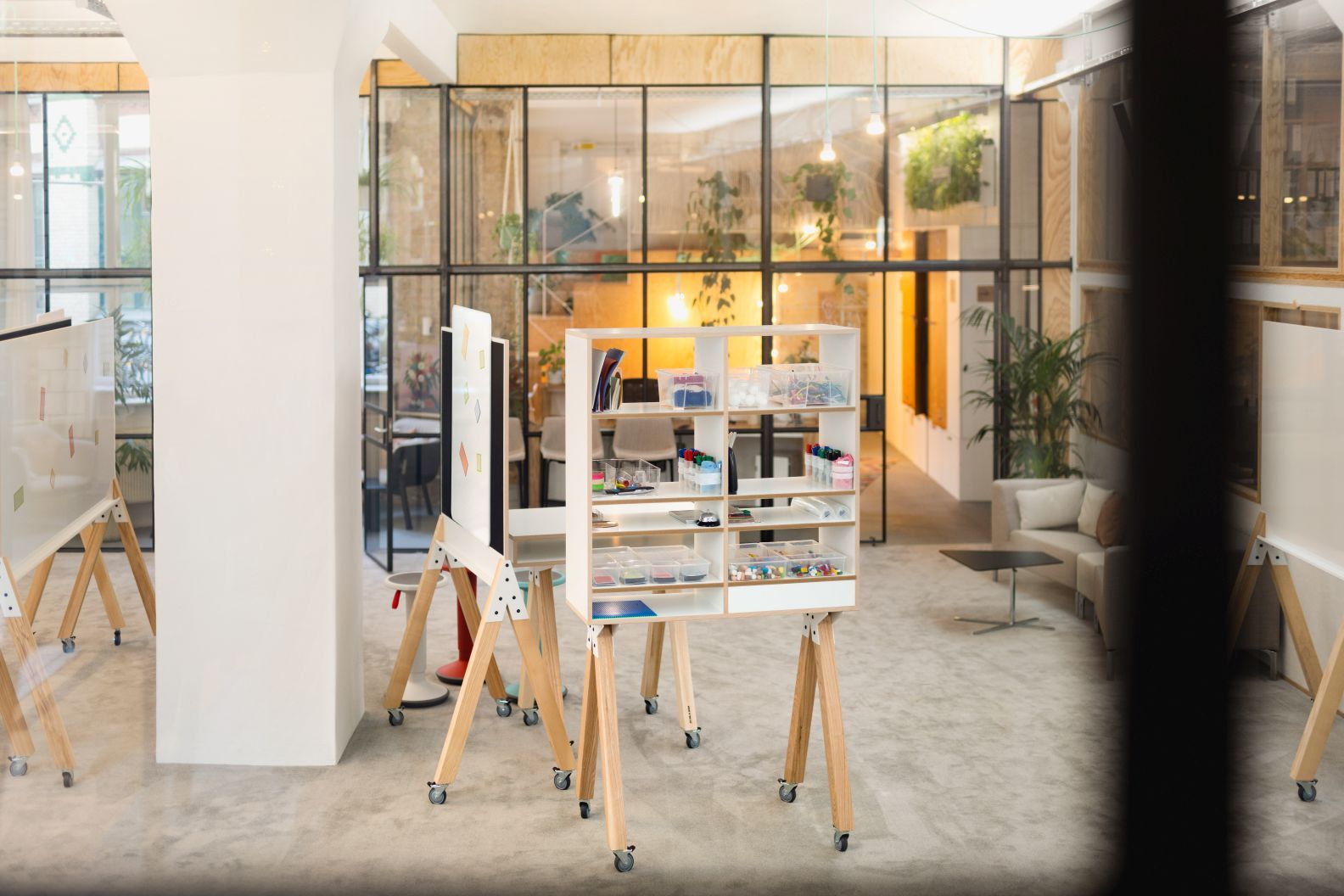 What if We Fly Taskboard B 120 cm Filzboard Medium Medienwand Interstuhl | INTERSTUHL WT103